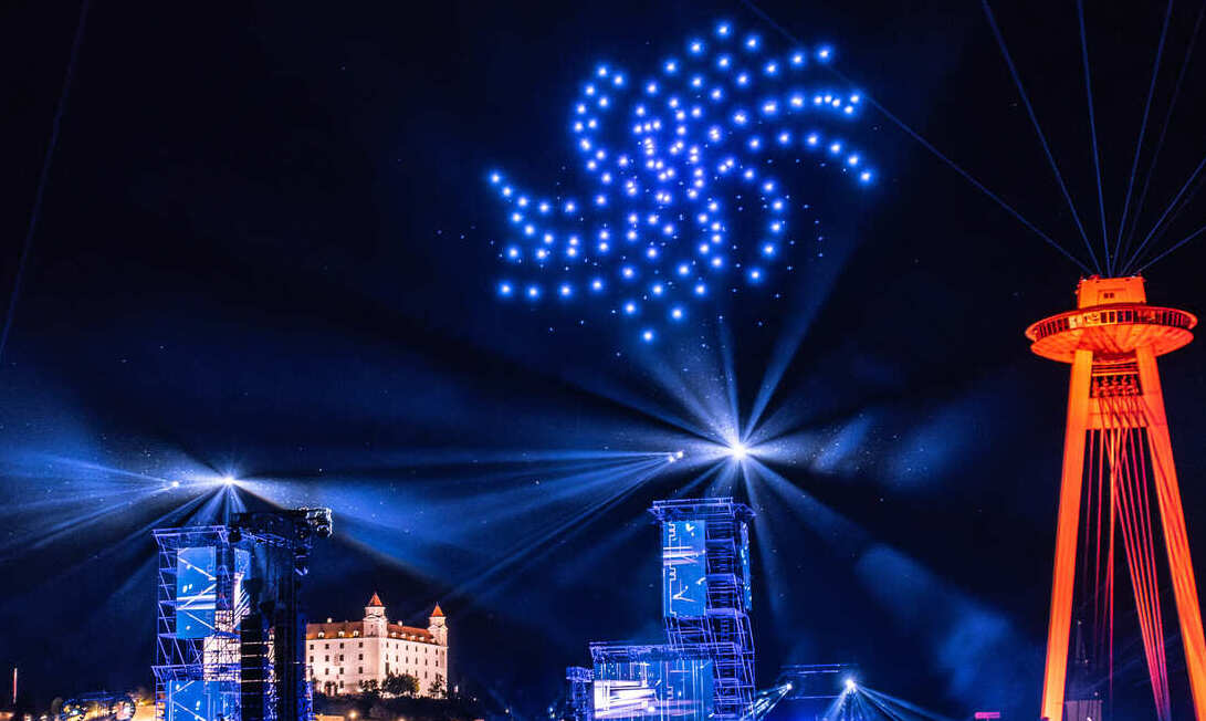 Drones As An Alternative To Fireworks: An Eco-Friendly Light Spectacle ...